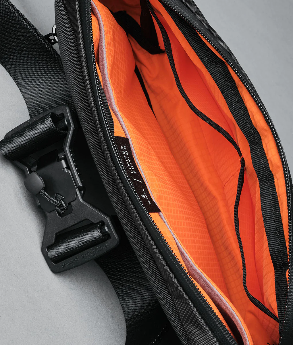 Alpaka Go Sling Mini Limited Edition Black VX42 - MORE by Morello Indonesia